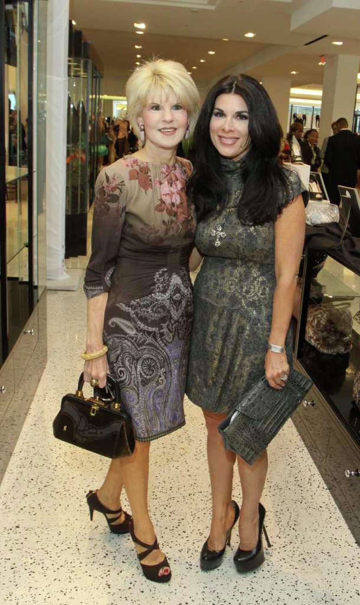 Luncheon goers raise money for kidney disease