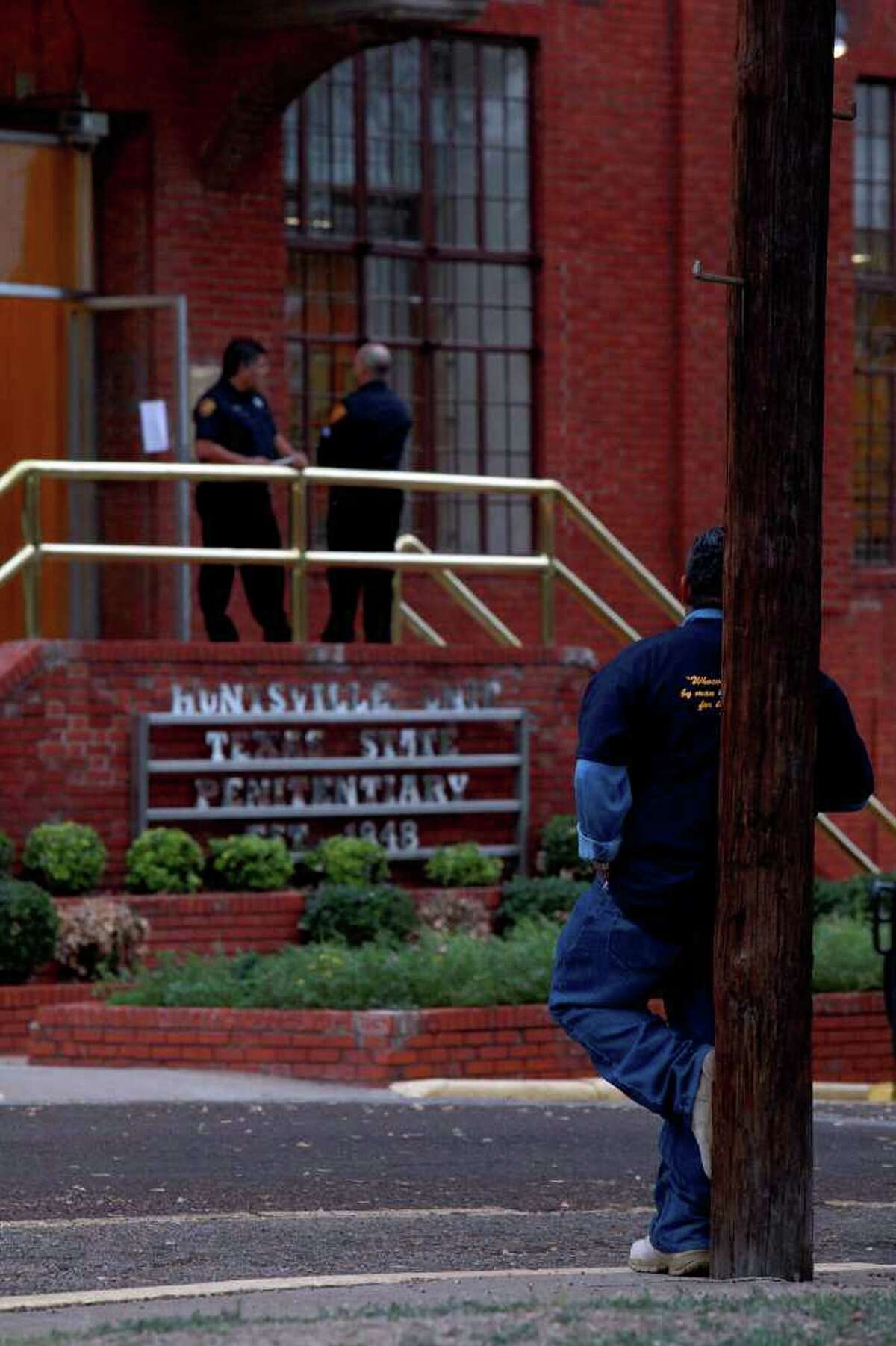 Officer's killer is put to death