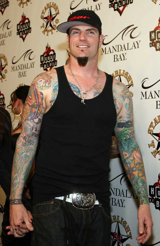 Vanilla Ice to perform at halftime of Texans-Titans game