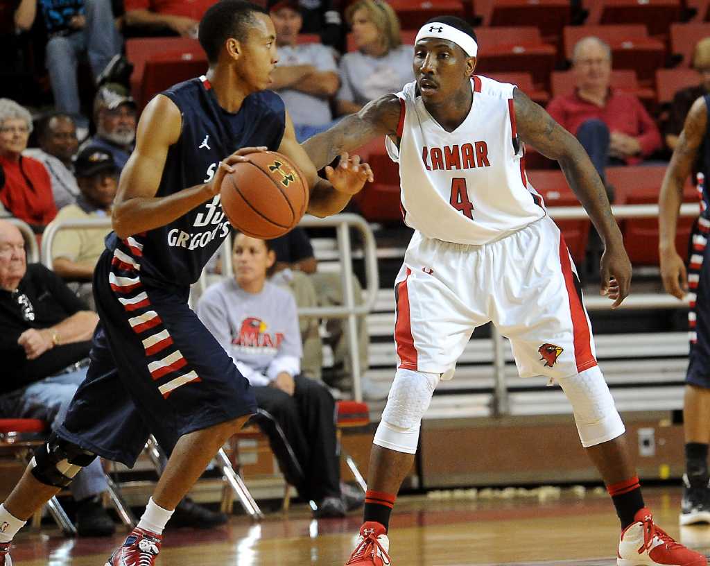 Knight makes home Lamar coaching debut