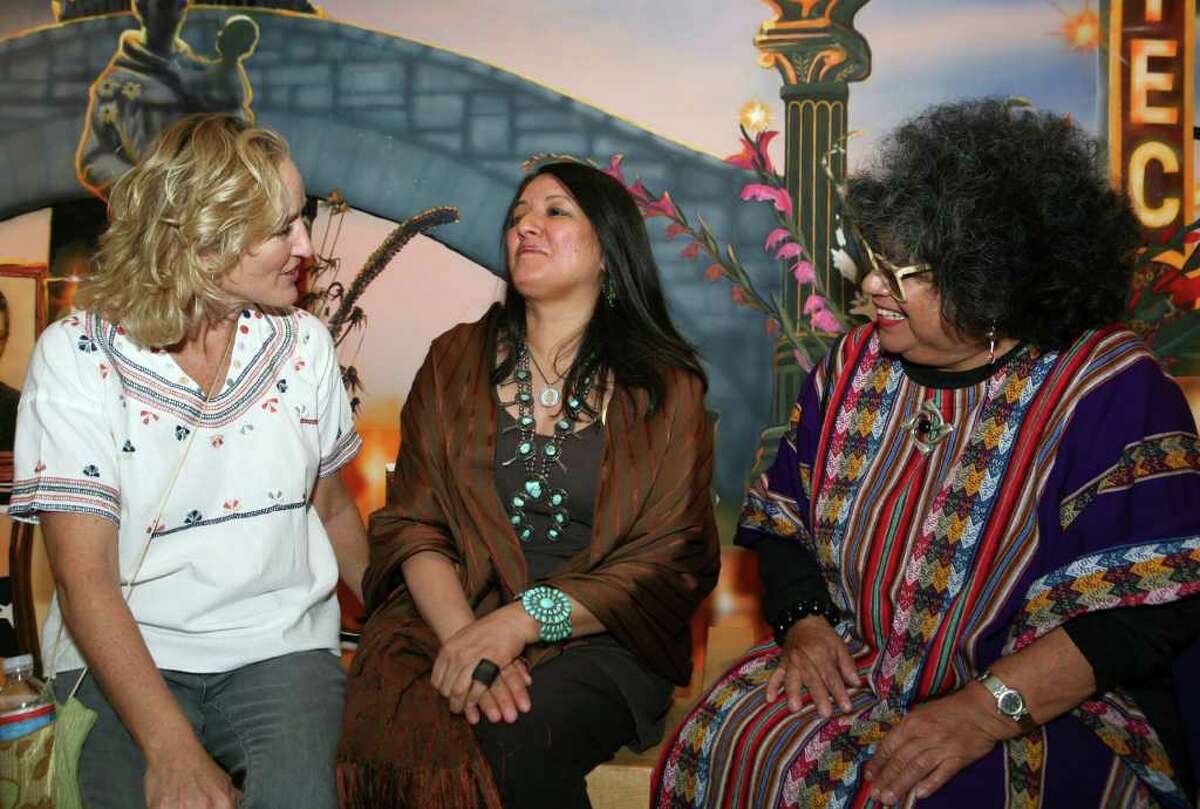 Sandra Cisneros to leave S.A.