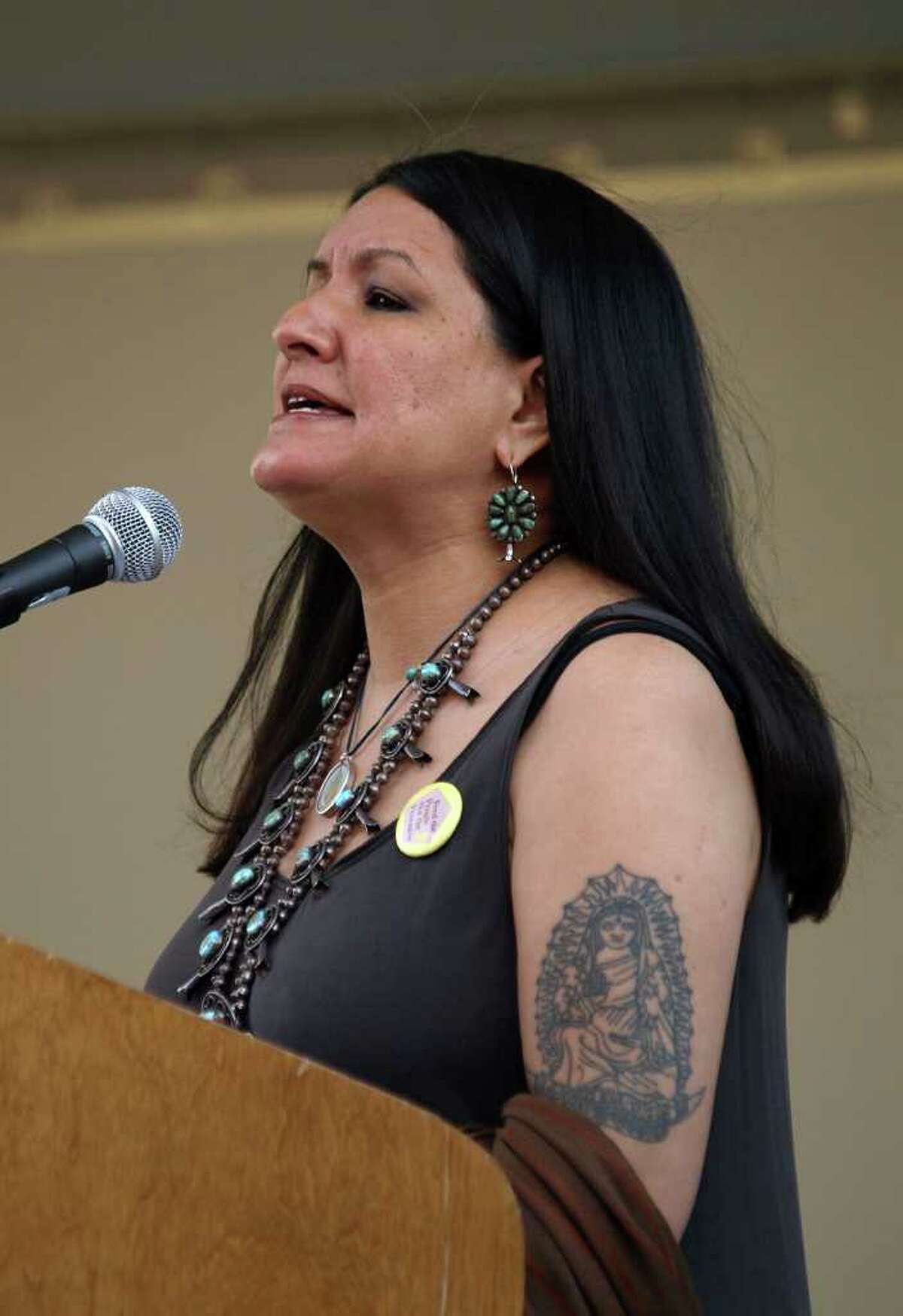 Sandra Cisneros to leave S.A.