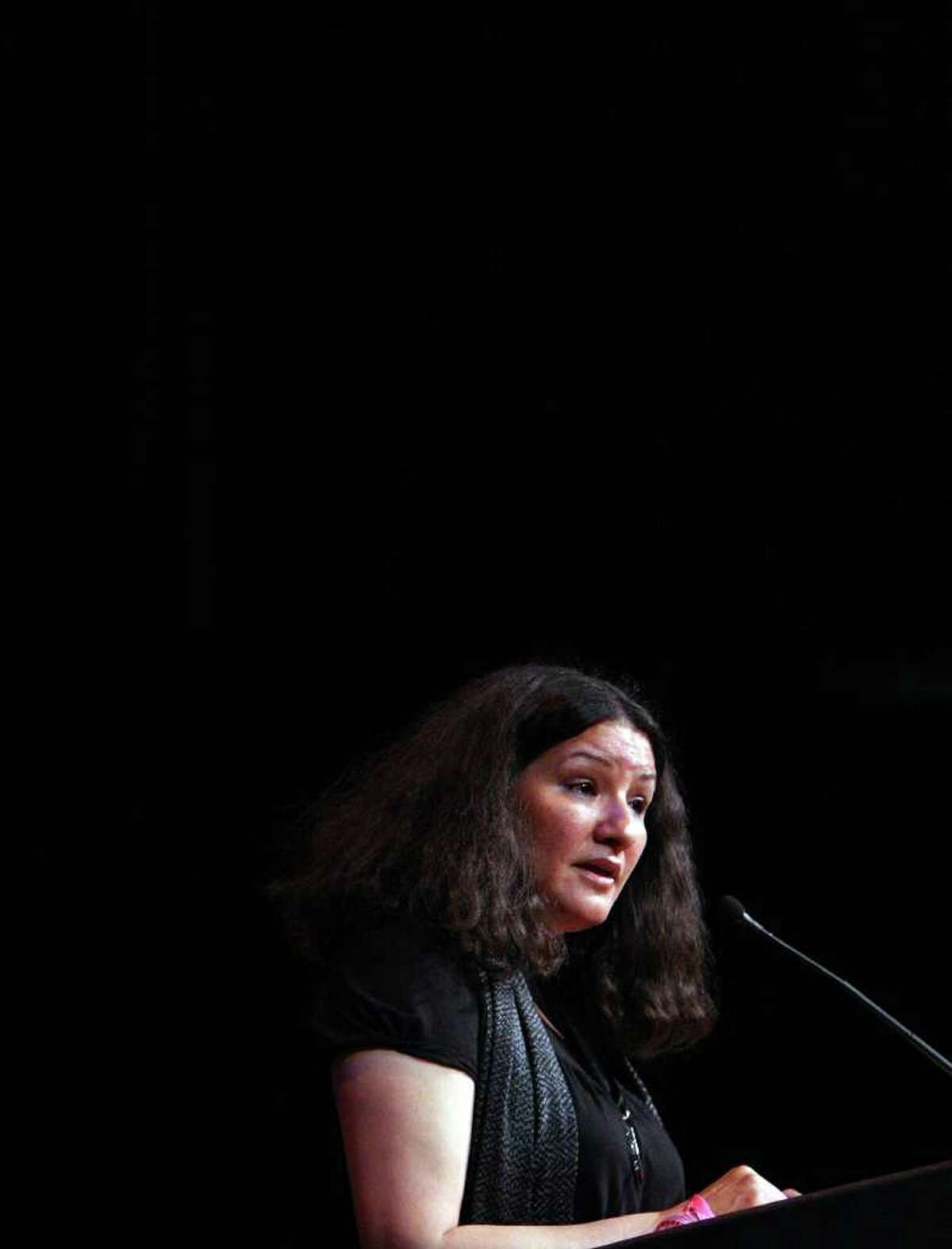Sandra Cisneros to leave S.A.