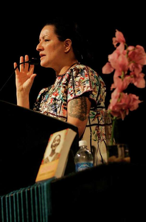 Sandra Cisneros to leave S.A. - San Antonio Express-News