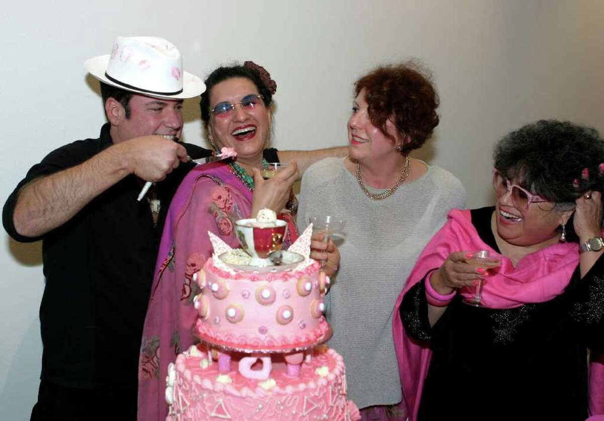 Sandra Cisneros to leave S.A.