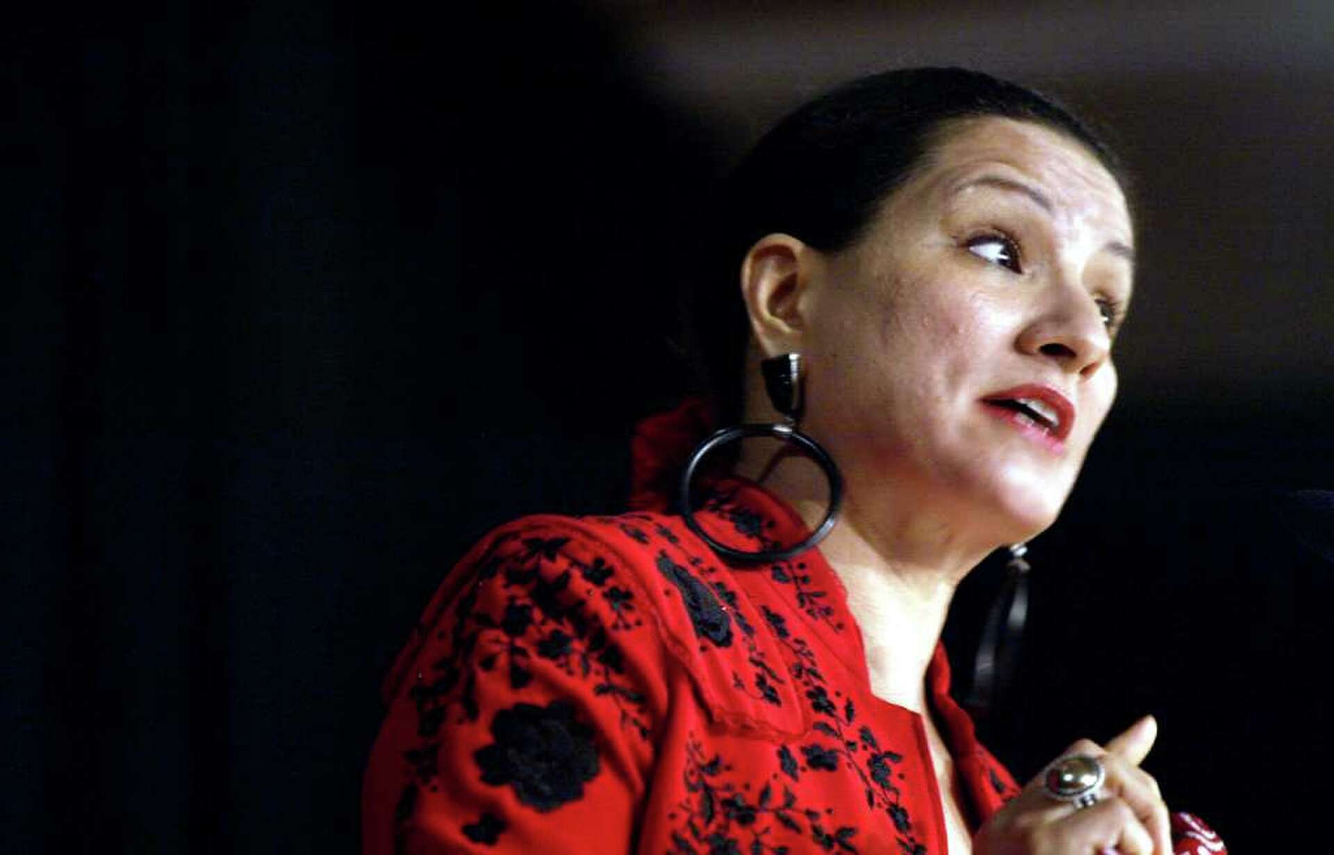 Sandra Cisneros to leave S.A.
