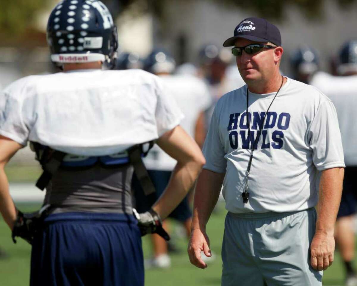Hondo football coach resigns
