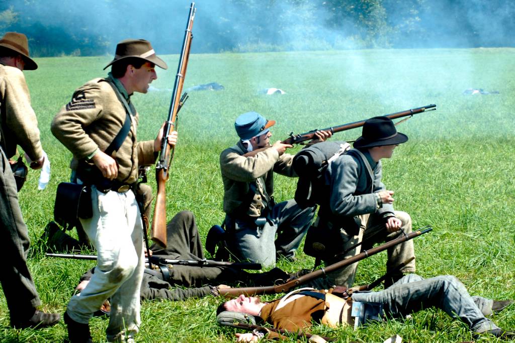 Confederate soldiers stage weekend invasion of Woodbury's Three River Park