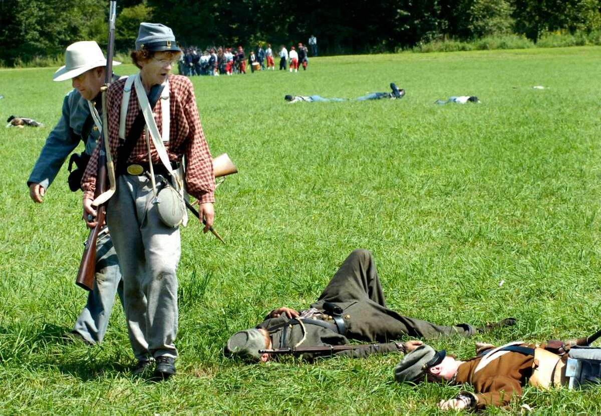 Confederate soldiers stage weekend invasion of Woodbury's Three River Park