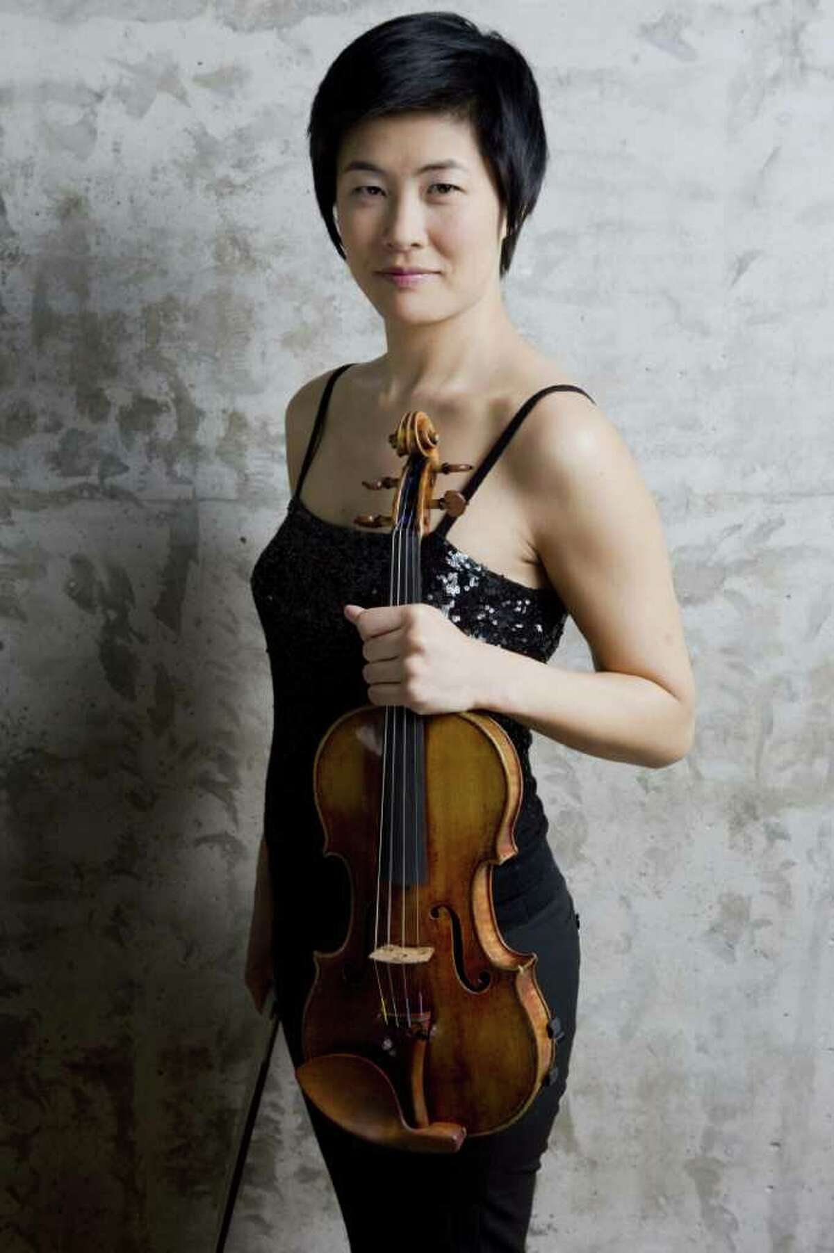 Violinist Jennifer Koh steps in at Da Camera