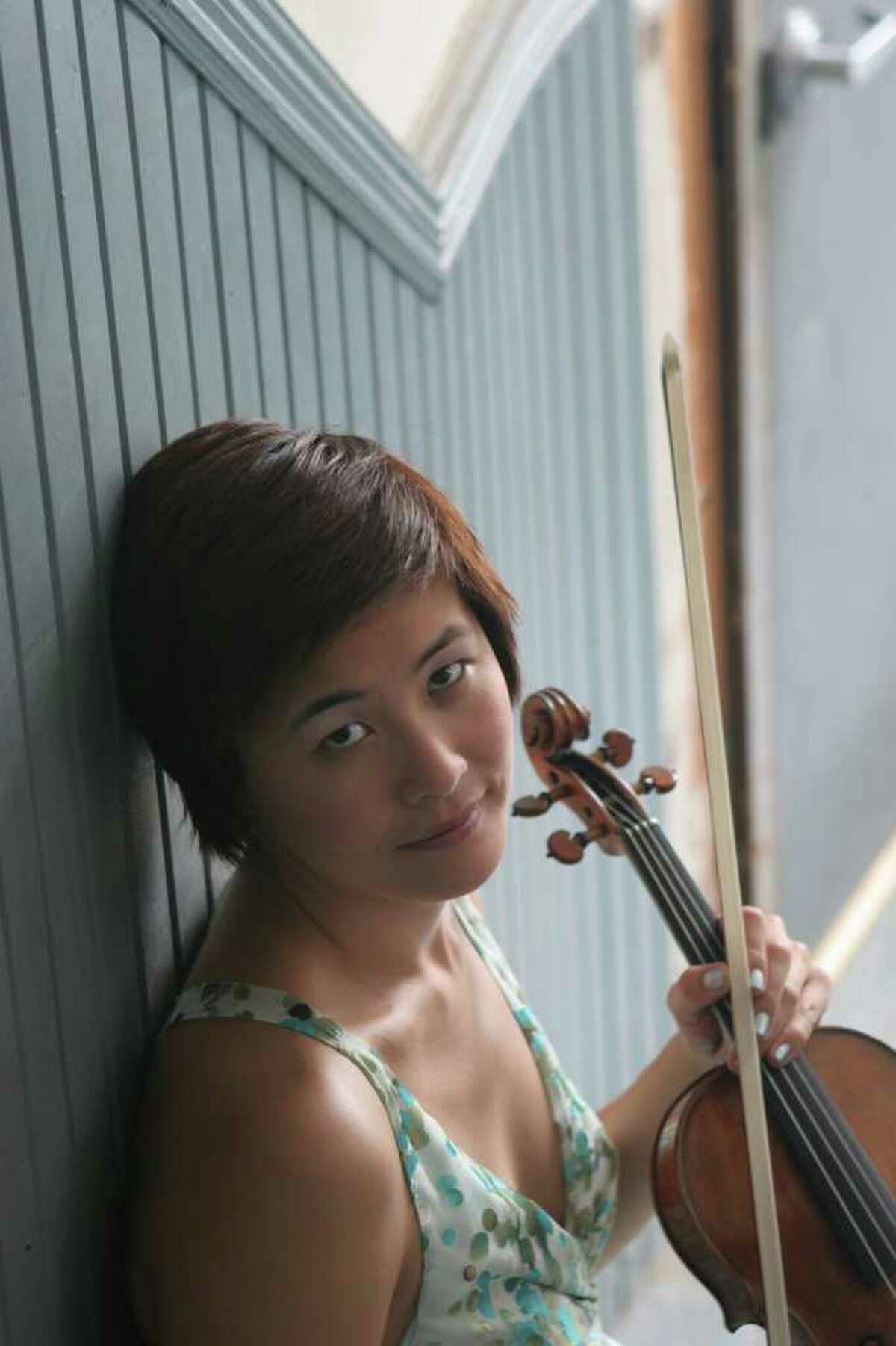 Violinist Jennifer Koh steps in at Da Camera