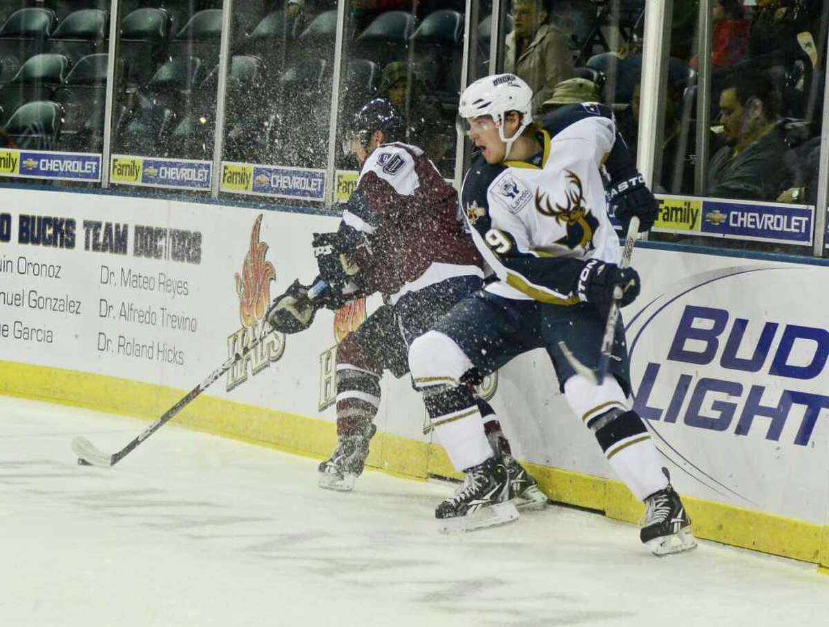 Bucks sign first Laredo-born player for 2018-19 season