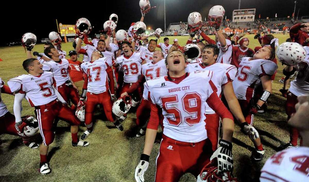 Bridge City dominates Orangefield in Bayou Bowl