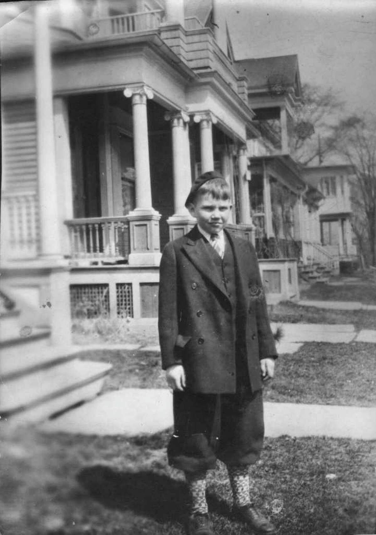 Everyman voice Rooney dies at 92