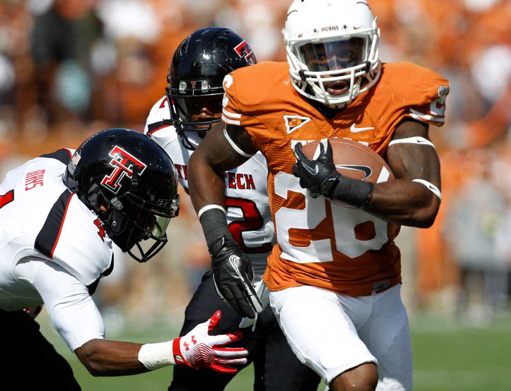 Texas' offensive line enables big runs, shakes 'soft' image