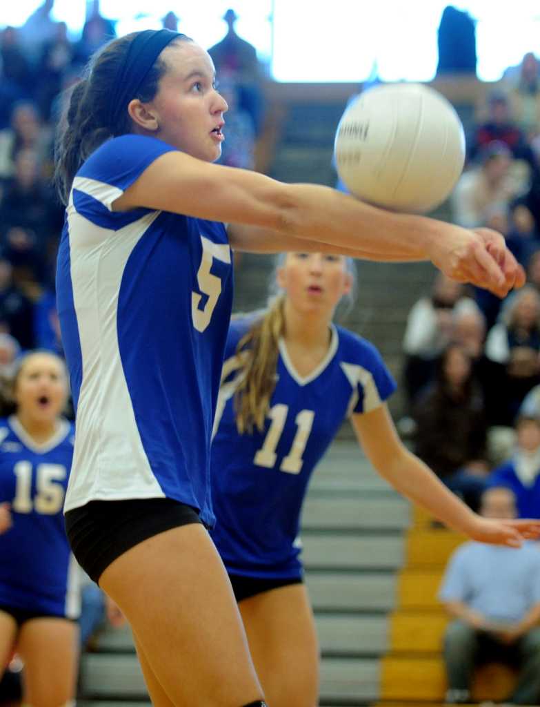 Darien volleyball team finishes undefeated run to win FCIAC Championship