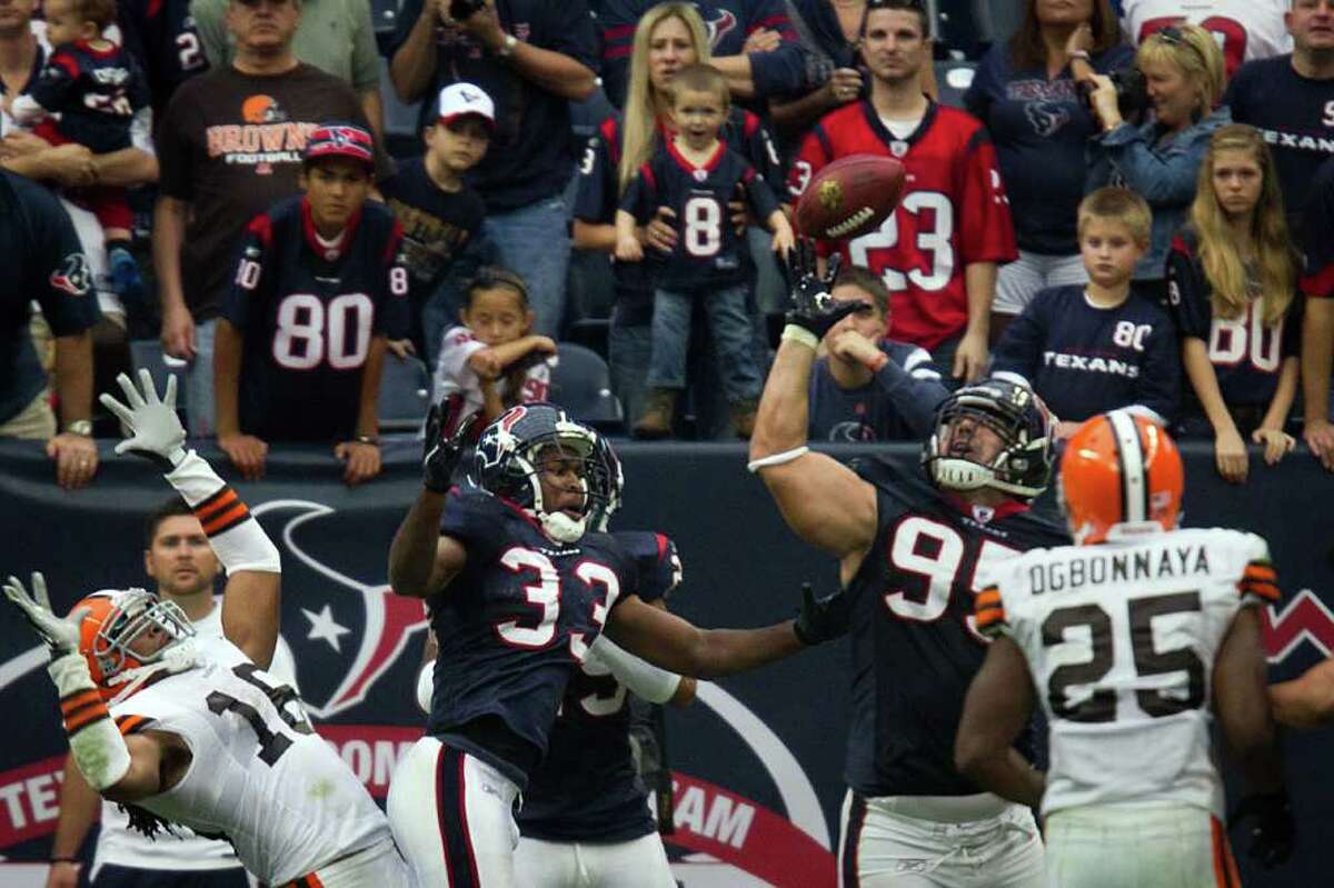 Texans get tough in 30-12 win over Browns