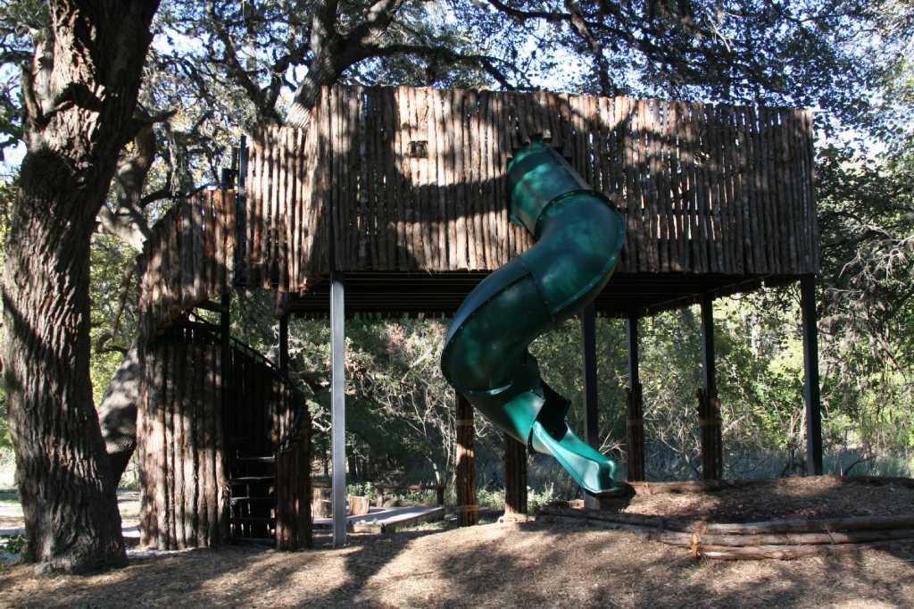 Tree house unveiled at nature center