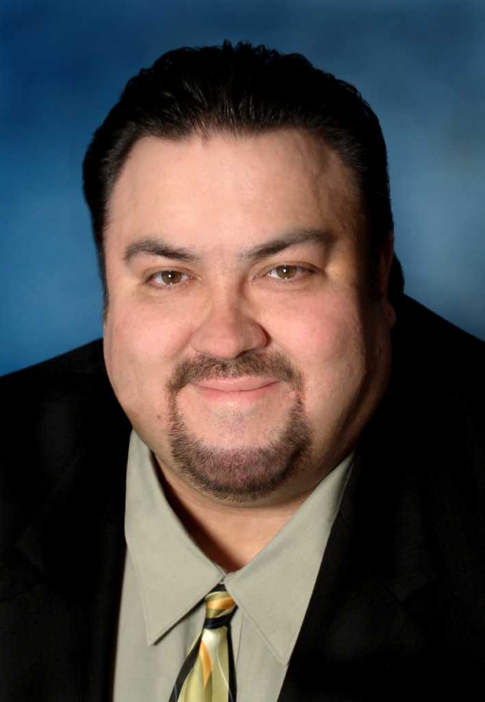 Founder is leaving S.A. Opera