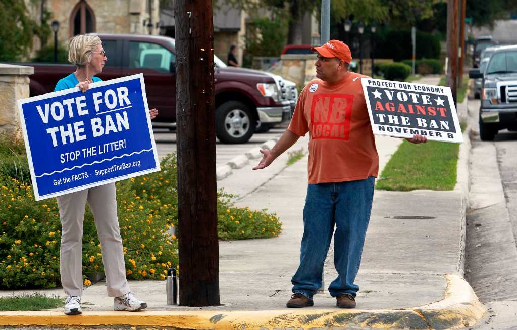 Sign thief caught in the act in New Braunfels
