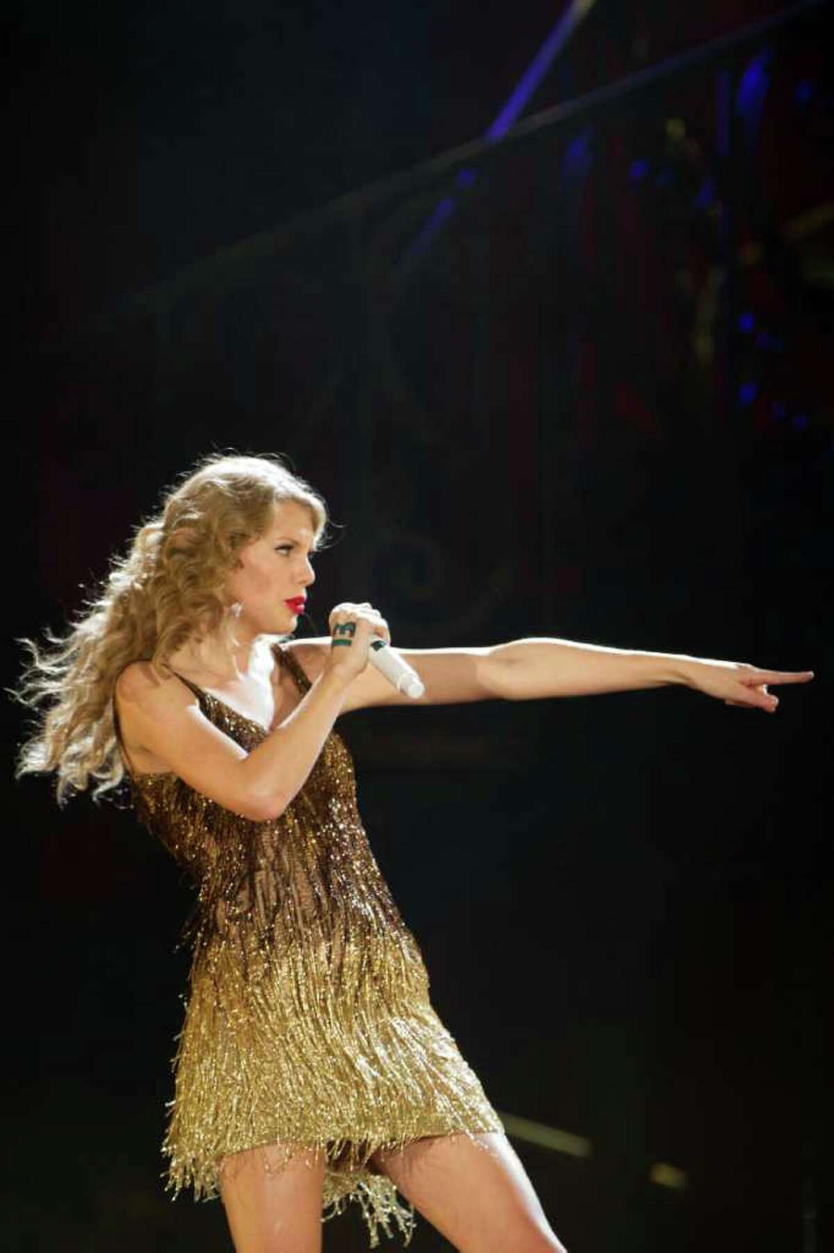 Taylor Swift makes her presence known