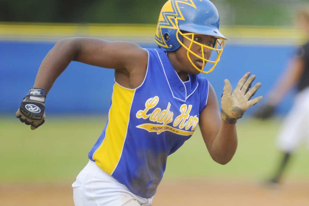 H-F softball player Lindsey Stephens signs with UT