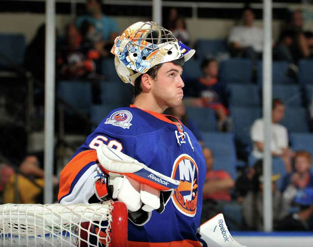 Goalie Poulin working hard to get back in top form