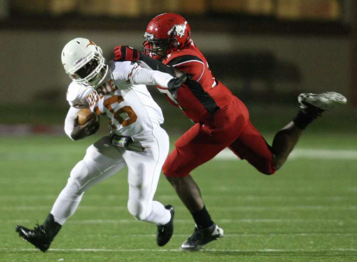 North Shore rolls past Dobie in postseason