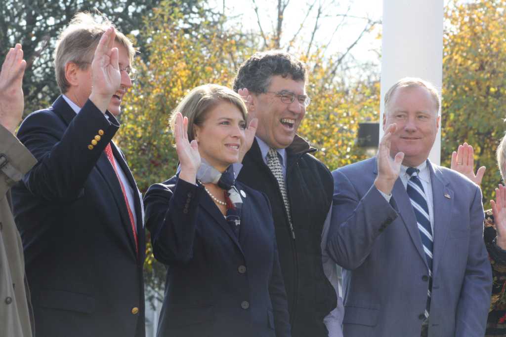 Darien officials sworn in to new posts