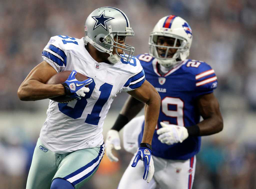 Romo sets pace as Cowboys stroll past Bills