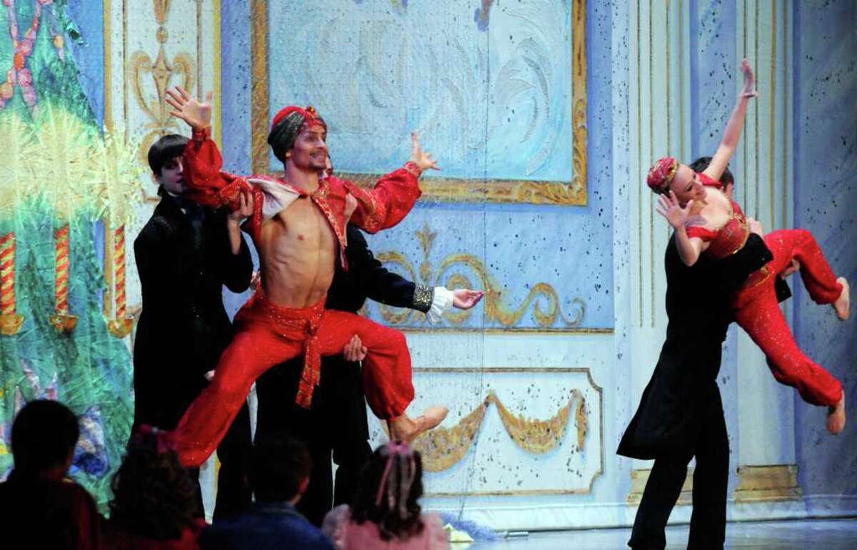 'Nutcracker' short on magic