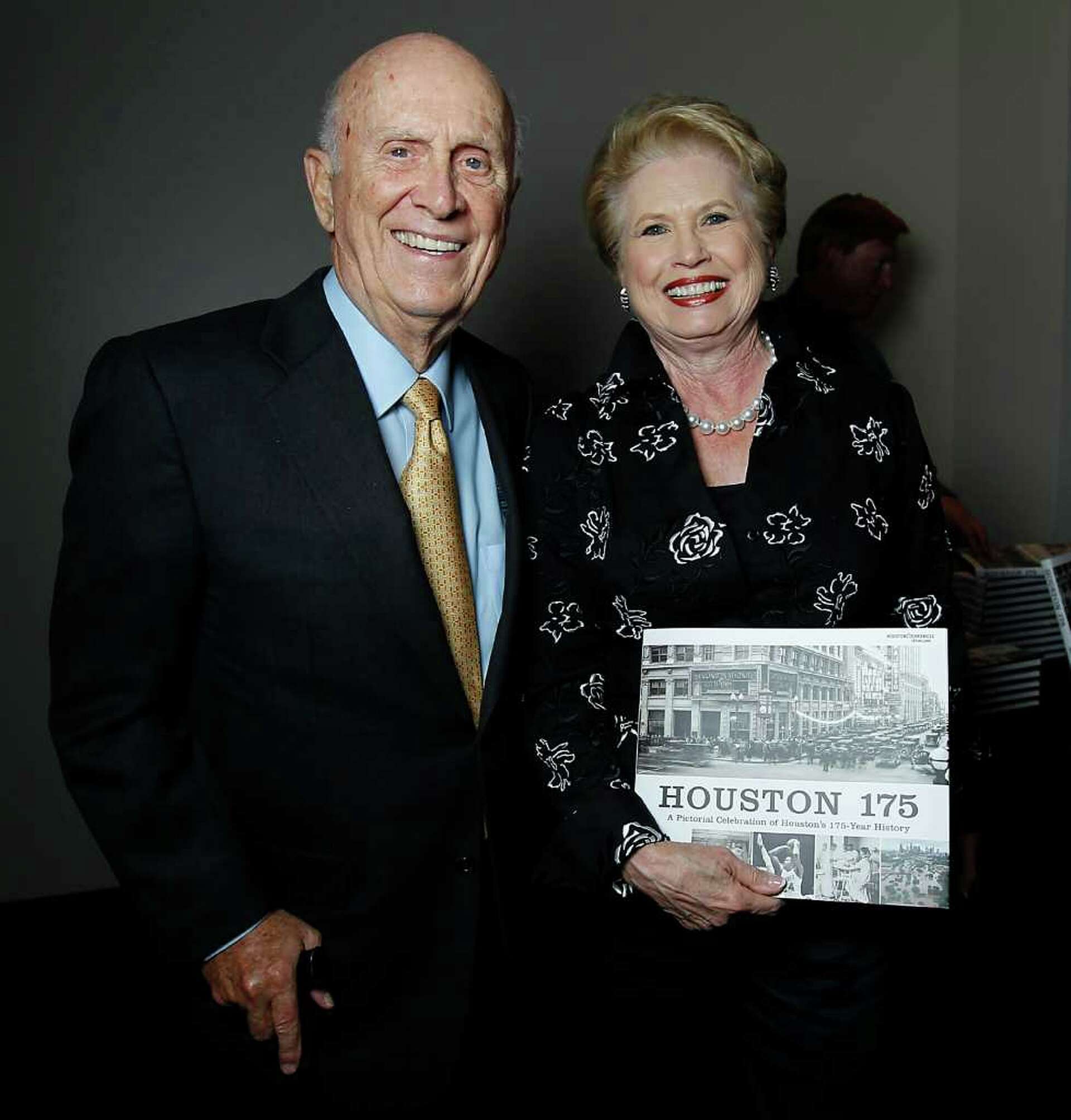 Speakers one-up each other at Houston Chronicle Book & Author dinner