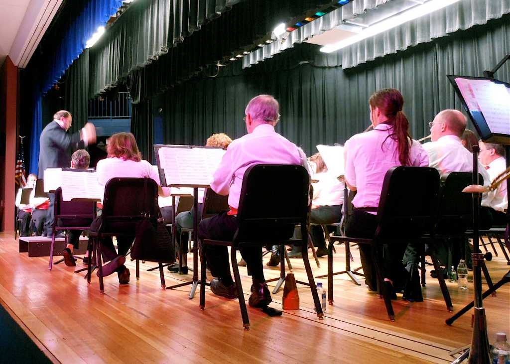 Strike up the band! Westport group salutes American standards