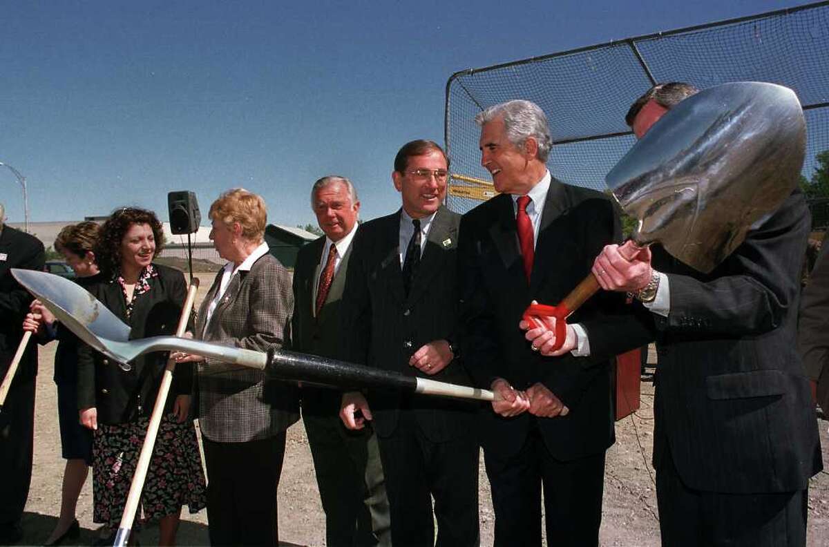 Graffiti artist gives stadium new name