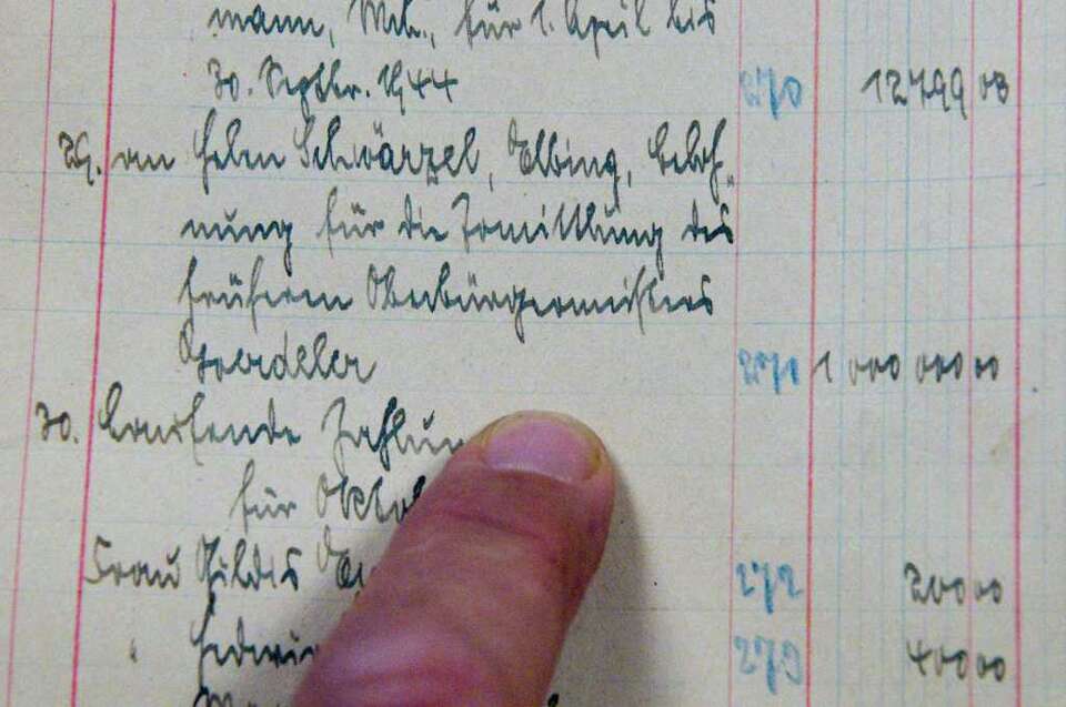 Hitler desk to be auctioned in Stamford