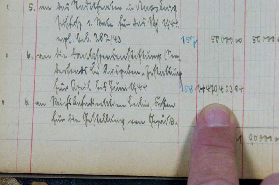 Hitler desk to be auctioned in Stamford