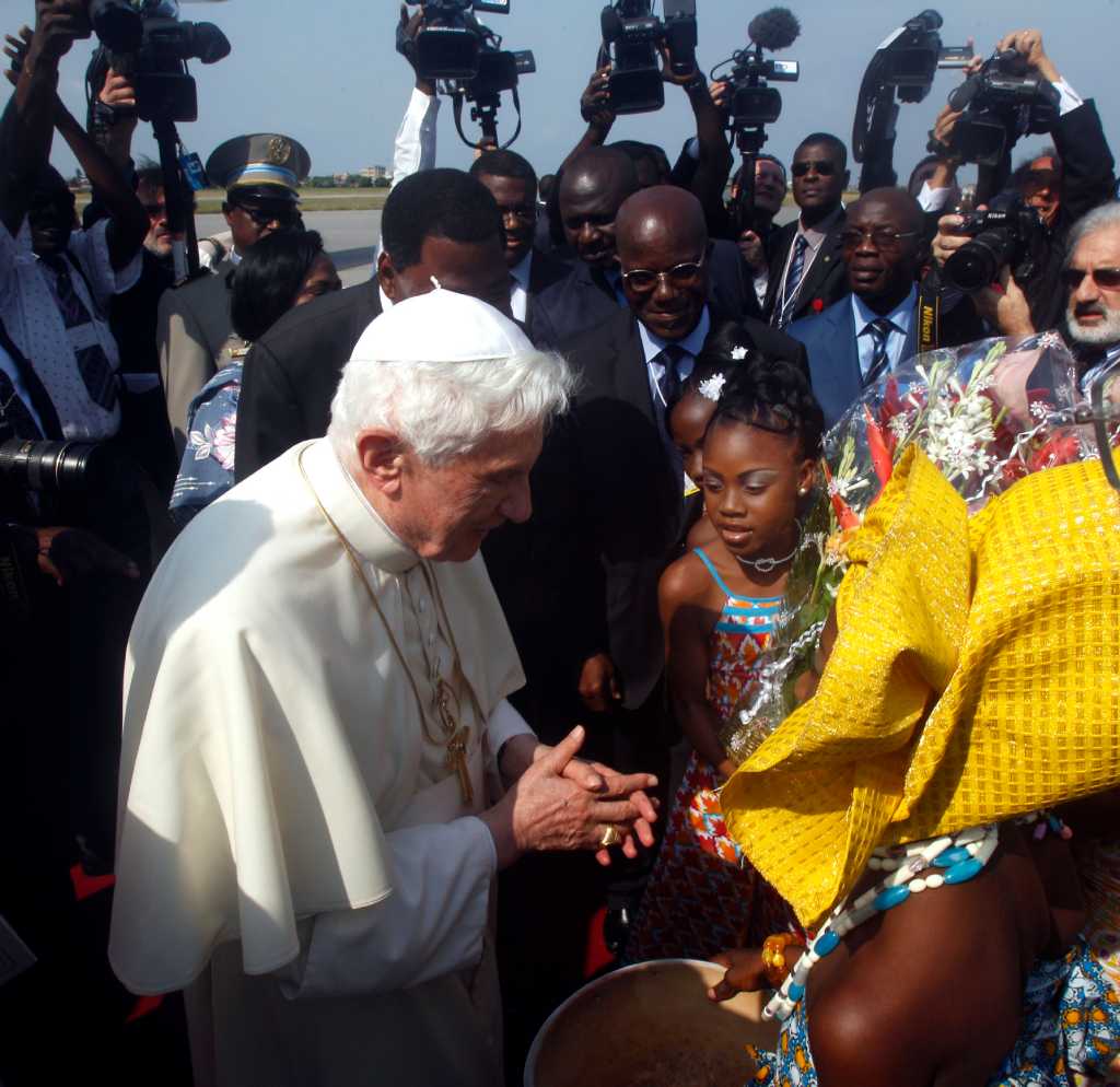 Pope ends first day of Benin visit with cathedral service