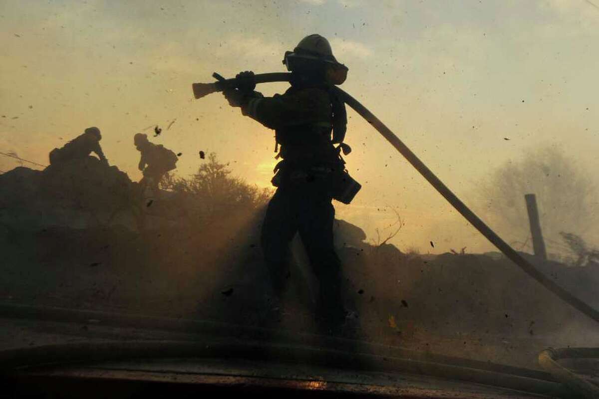 Firefighter burned, 25 homes damaged in Reno fire