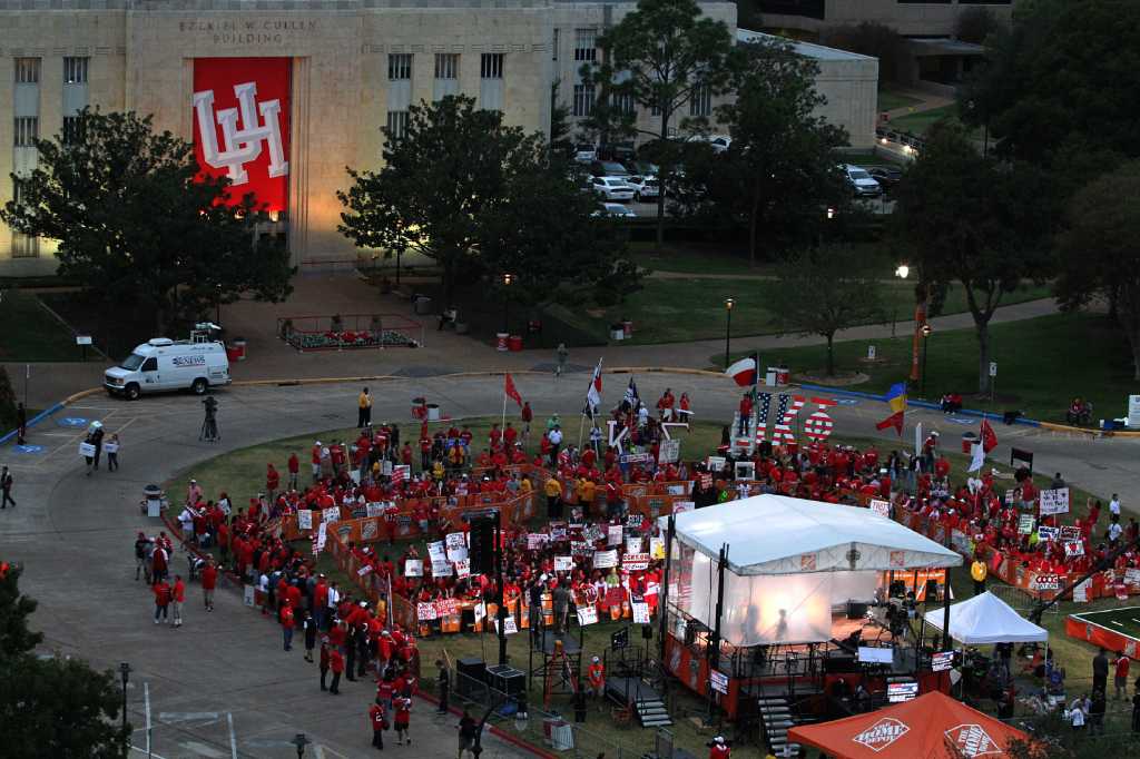 UH gets its GameDay face on