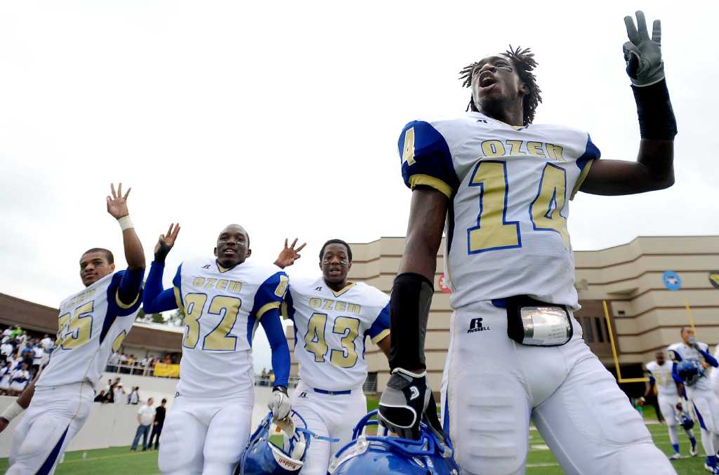 Ozen players believe, beat Brenham to move on to third round of playoffs