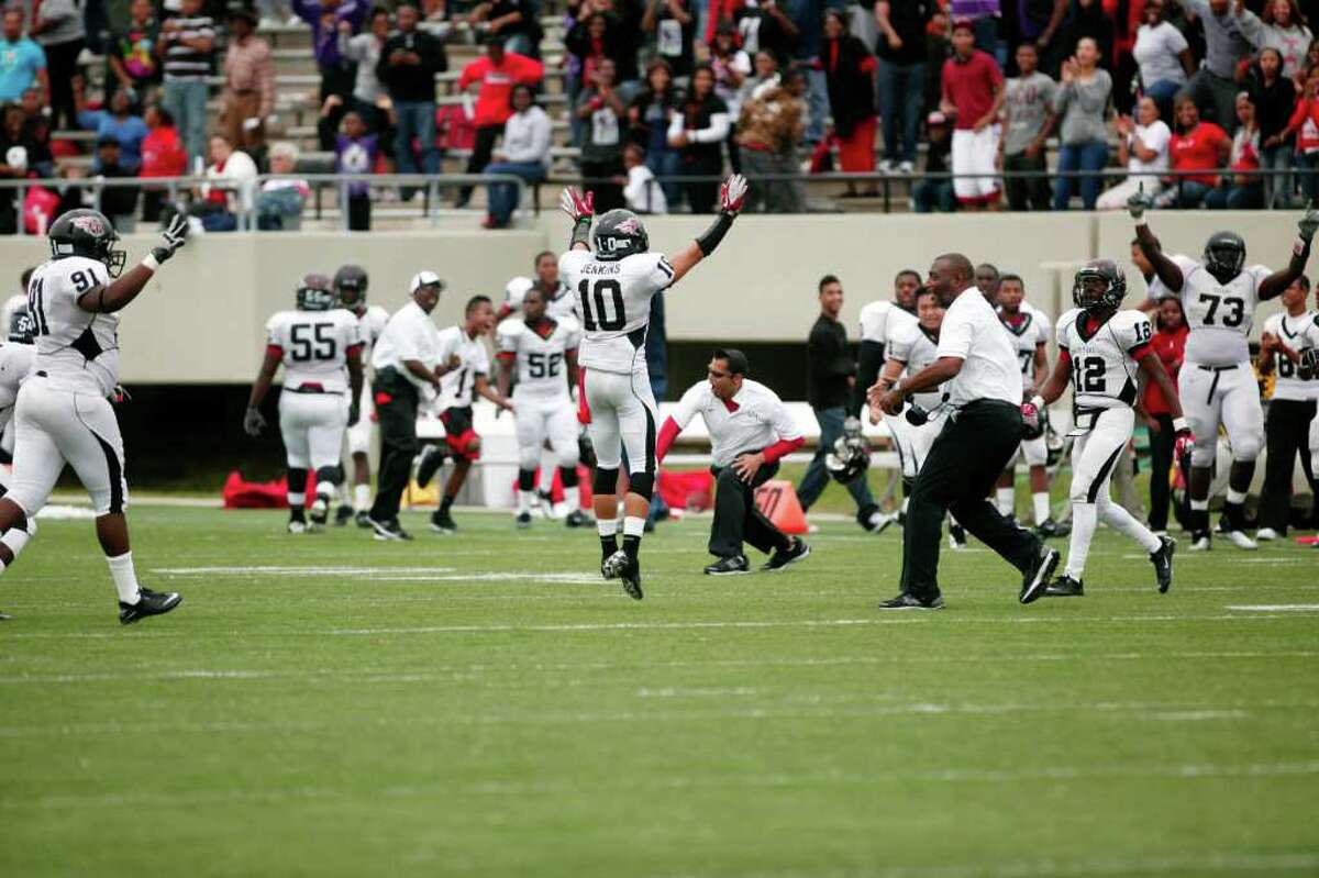 Mayfield pushes Port Arthur Memorial past Clear Springs