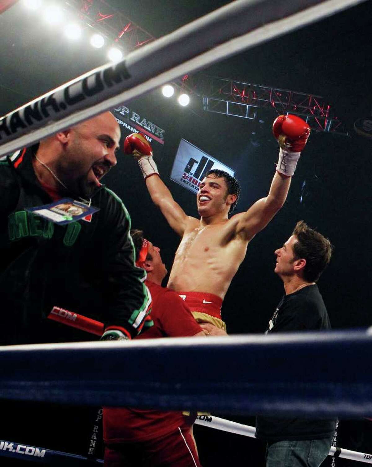 Canelo Alvarez, Julio Cesar Chavez Jr., to make stop in Houston