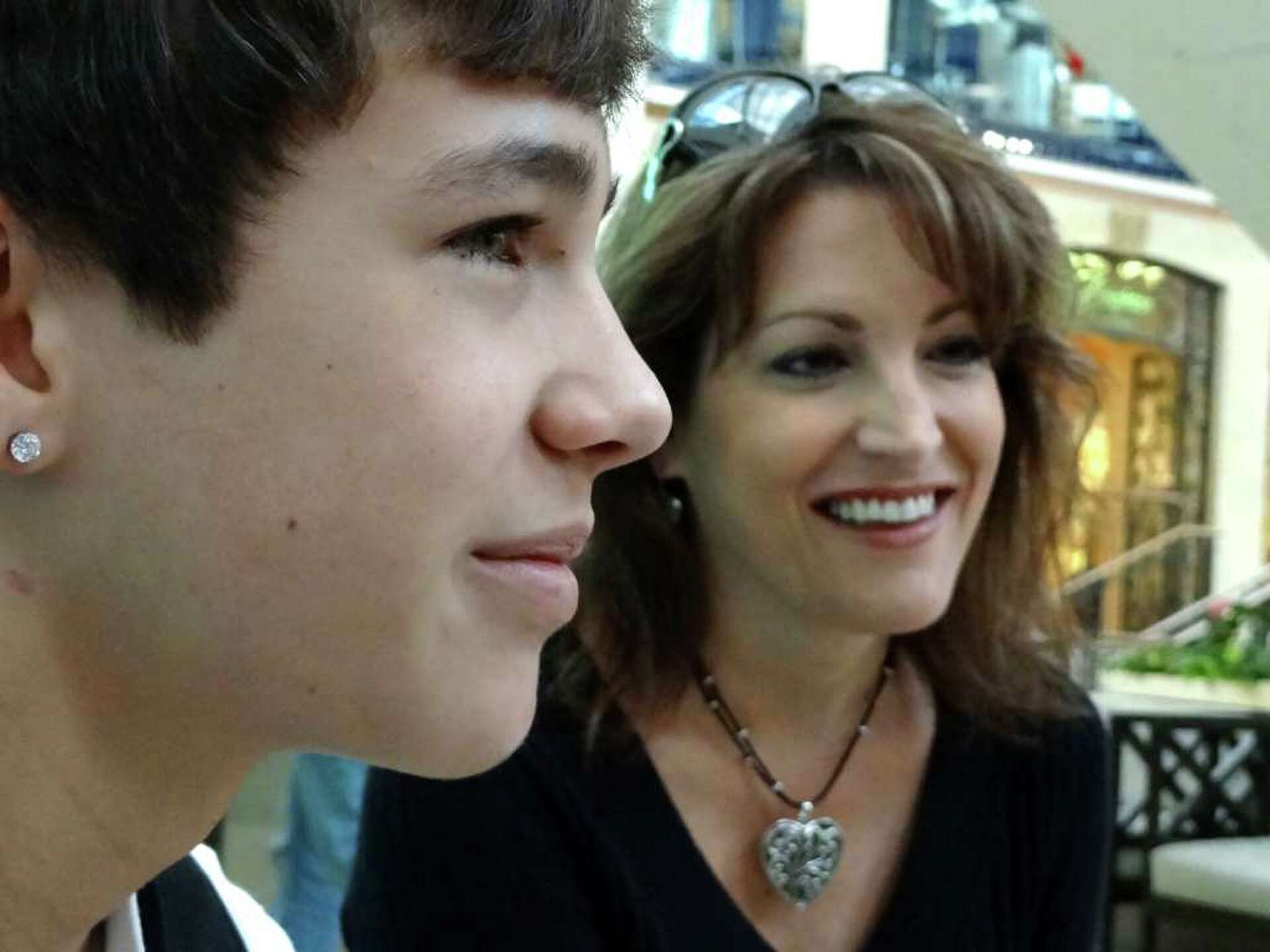 S.A. teen becomes viral celebrity through YouTube