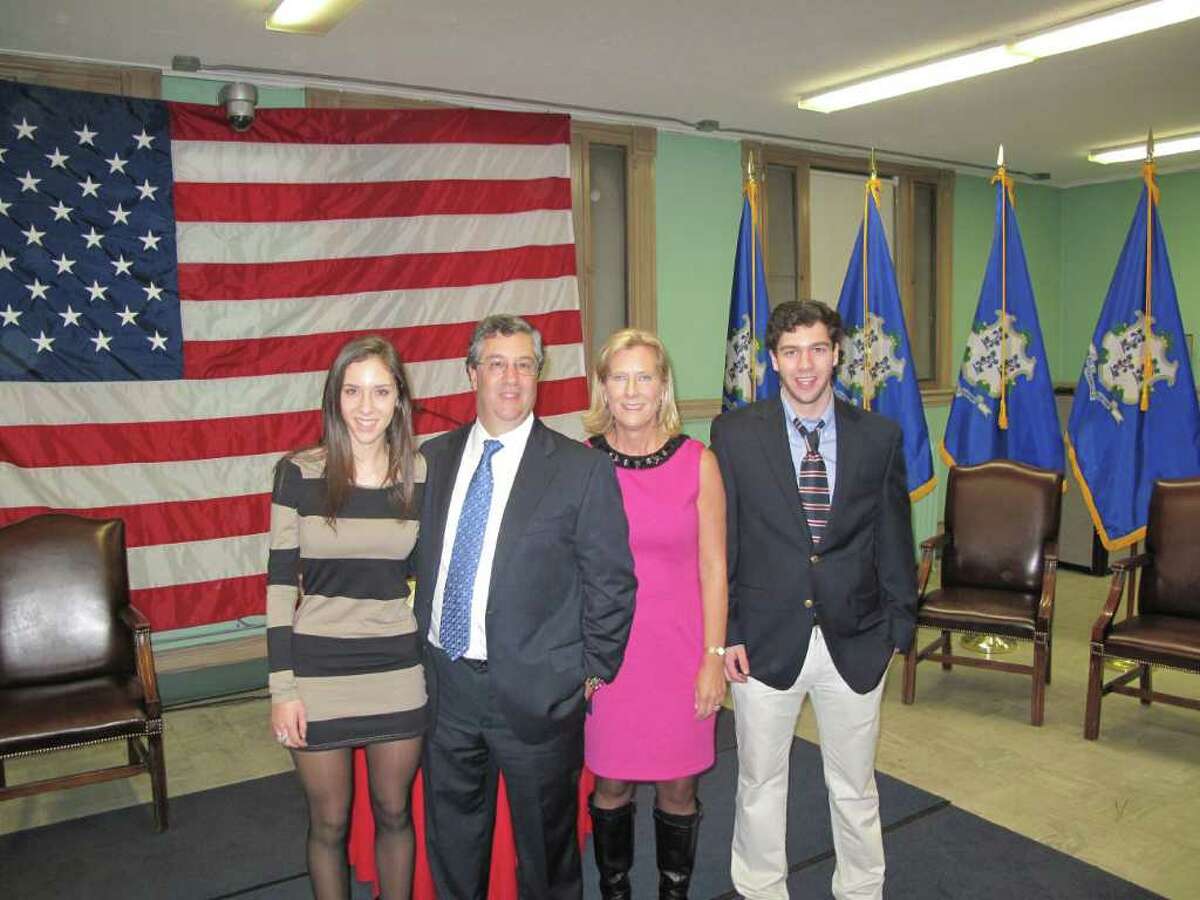 Mallozzi sworn in as New Canaan's first selectman