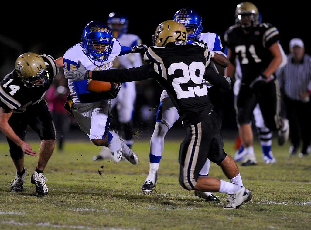 Lightning causes high school football delay