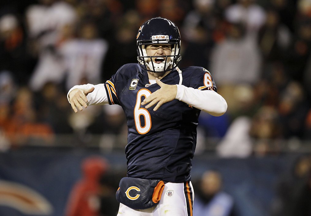 Chicago quarterback Jay Cutler breaks thumb