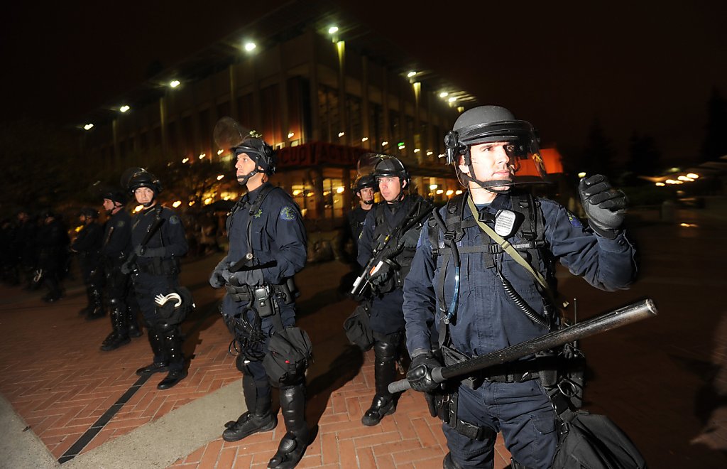 Police clear Occupy Cal encampment in predawn raid