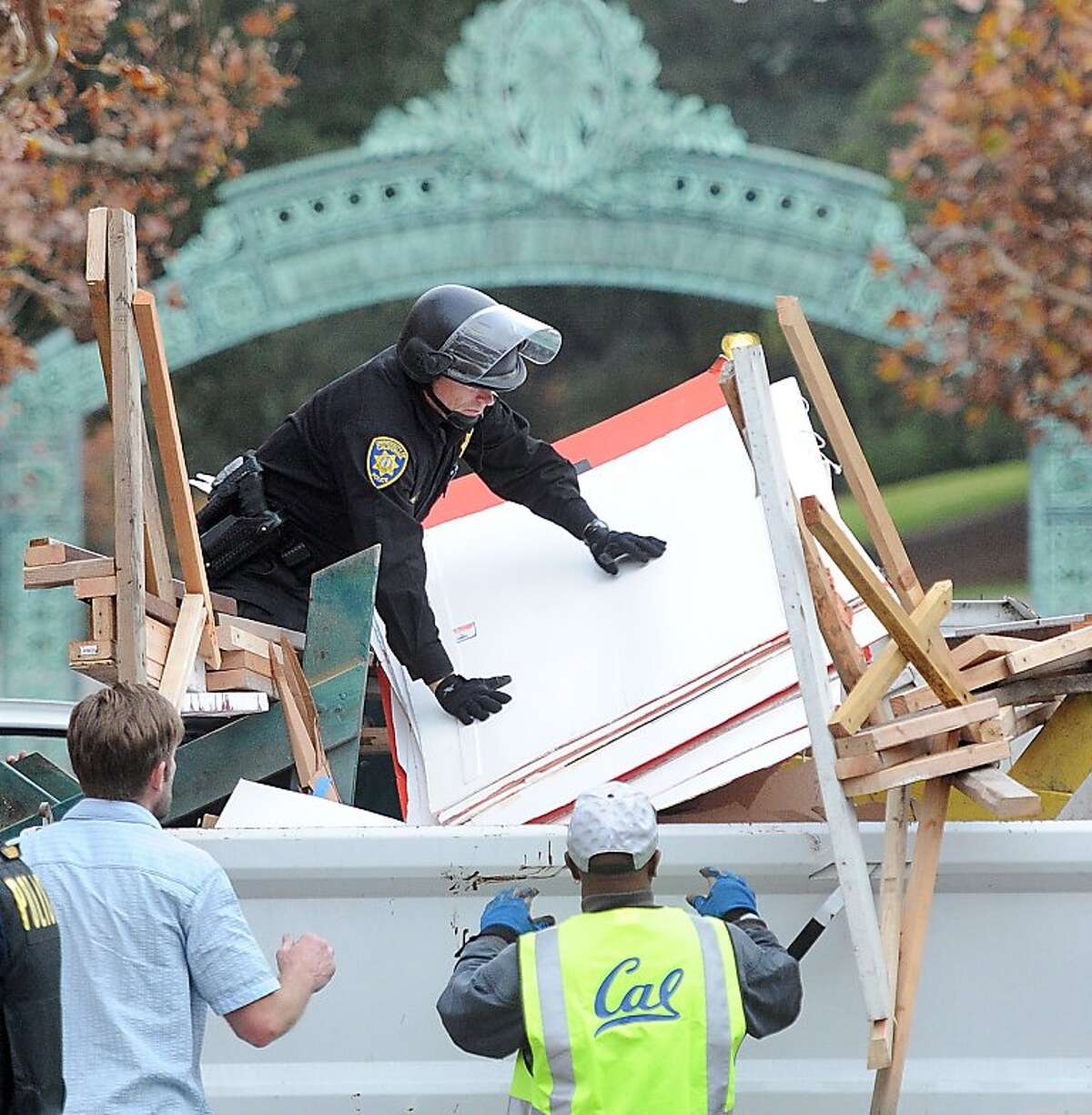 Protesters guard UC Berkeley's new Occupy camp