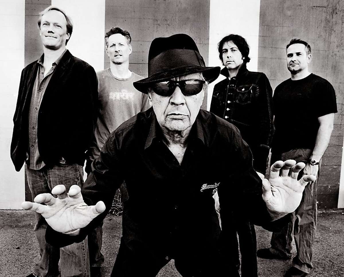 Vagabondage: Trio plays dark and beautiful music