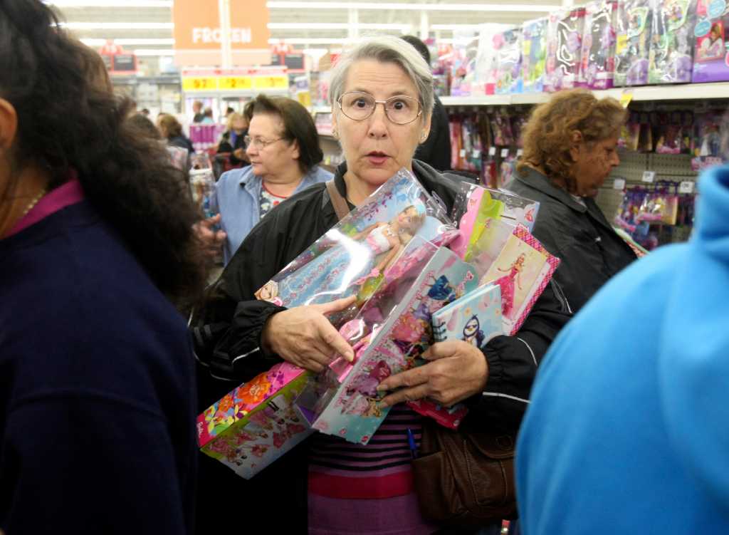 Early-bird shoppers flock to stores